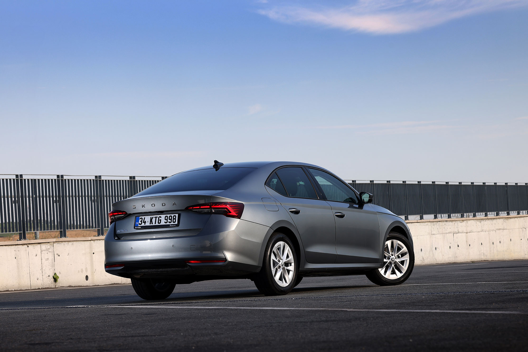 Škoda’nın Yenilenen Octavia Sedan ve Combi Modelleri Satışa Sunuldu ...